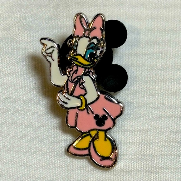 Disney | Jewelry | Disney 23 Daisy Duck Hidden Mickey Disneys Traders ...